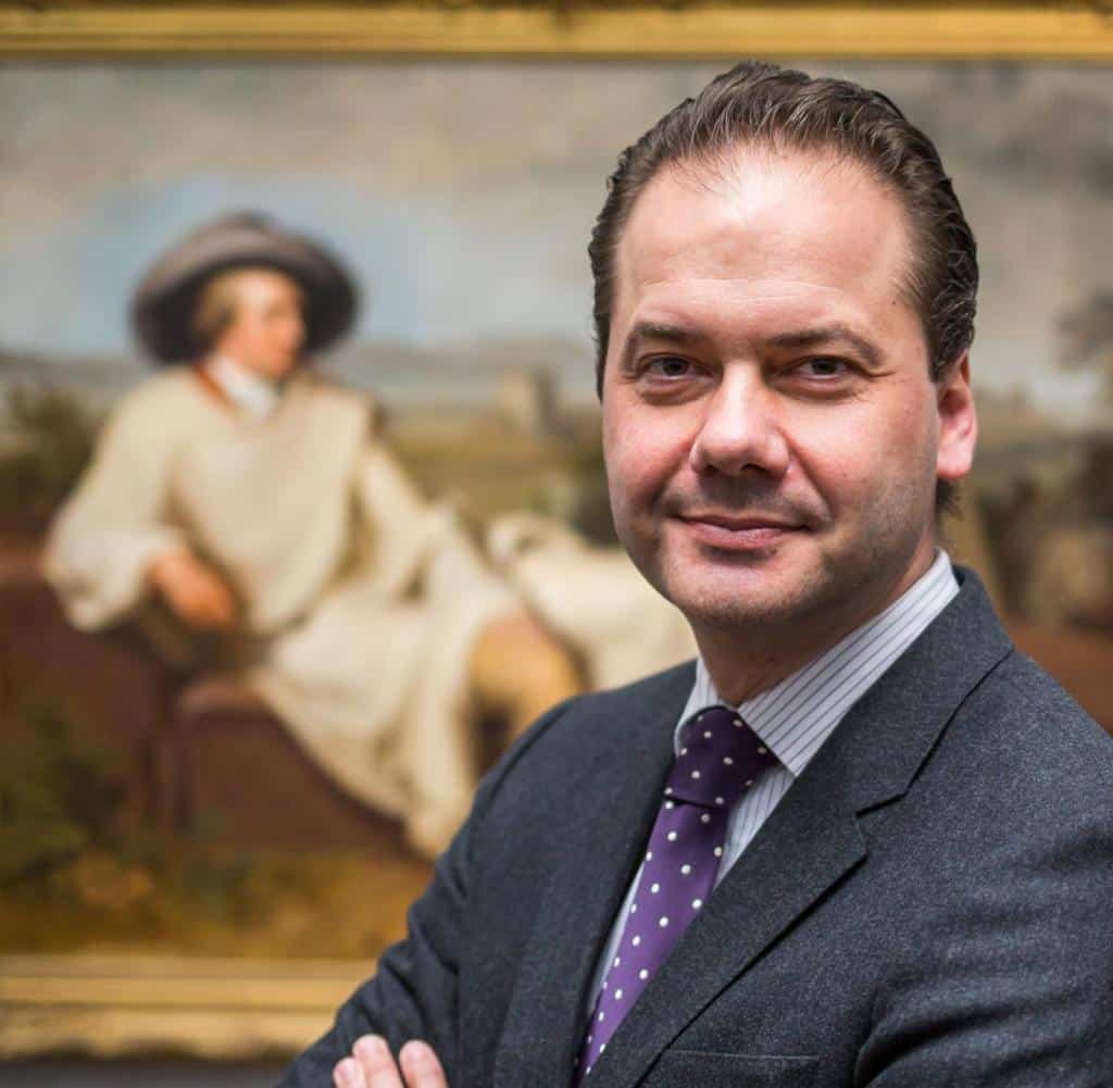 THE MET FIFTH AVENUE FACADE